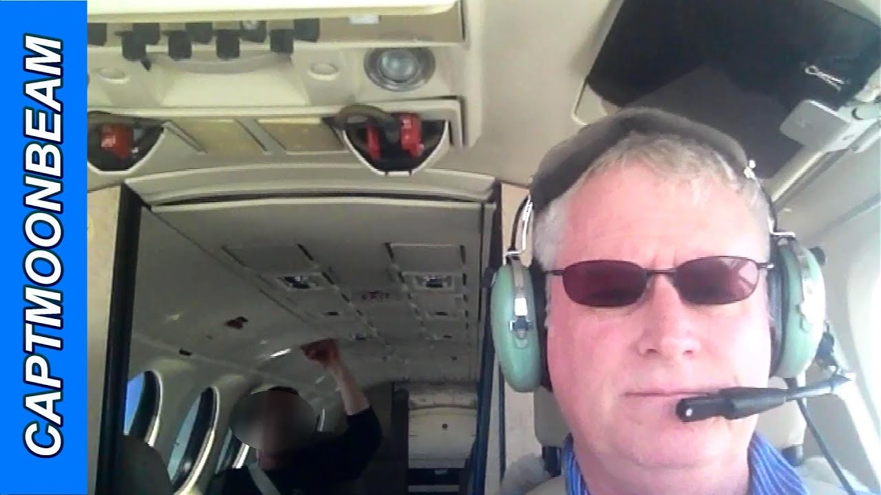 King Air 350 Landing and Oxygen Masks Drop - YouTube