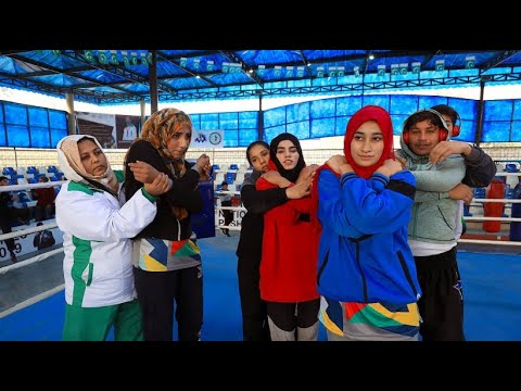 Pakistanische Boxtrainerin kämpft gegen Rollenstereotype
