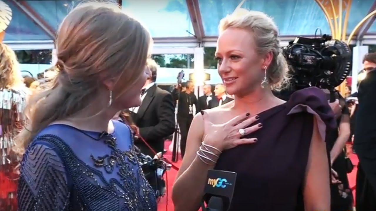 myGC's Carla Tooma on the Red Carpet at the Logies 2018 - YouTube