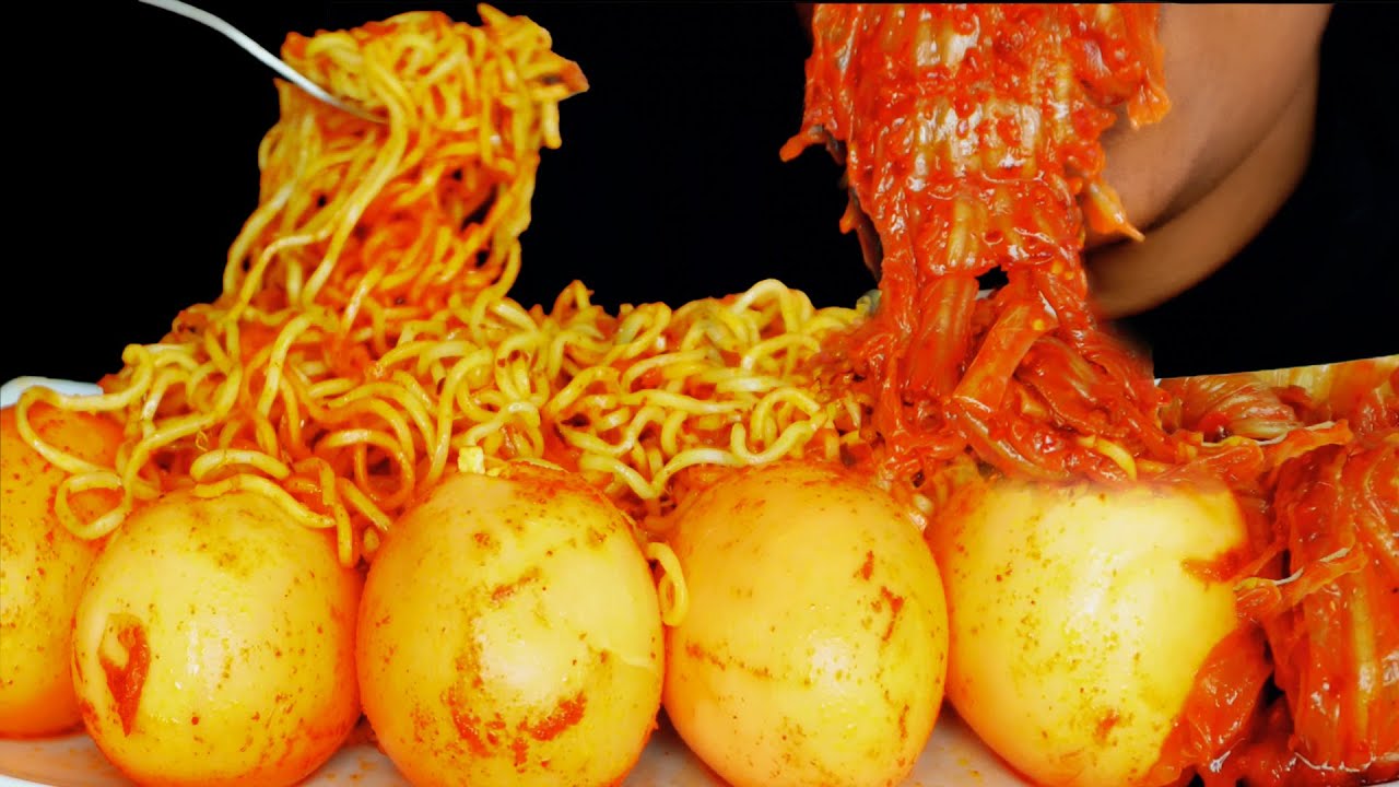 SUPER SPICY MAGGIE NOODLES + 5 EGGS & KIMCHI MUKBANG! 🌶️🍜🥚🔥 - YouTube