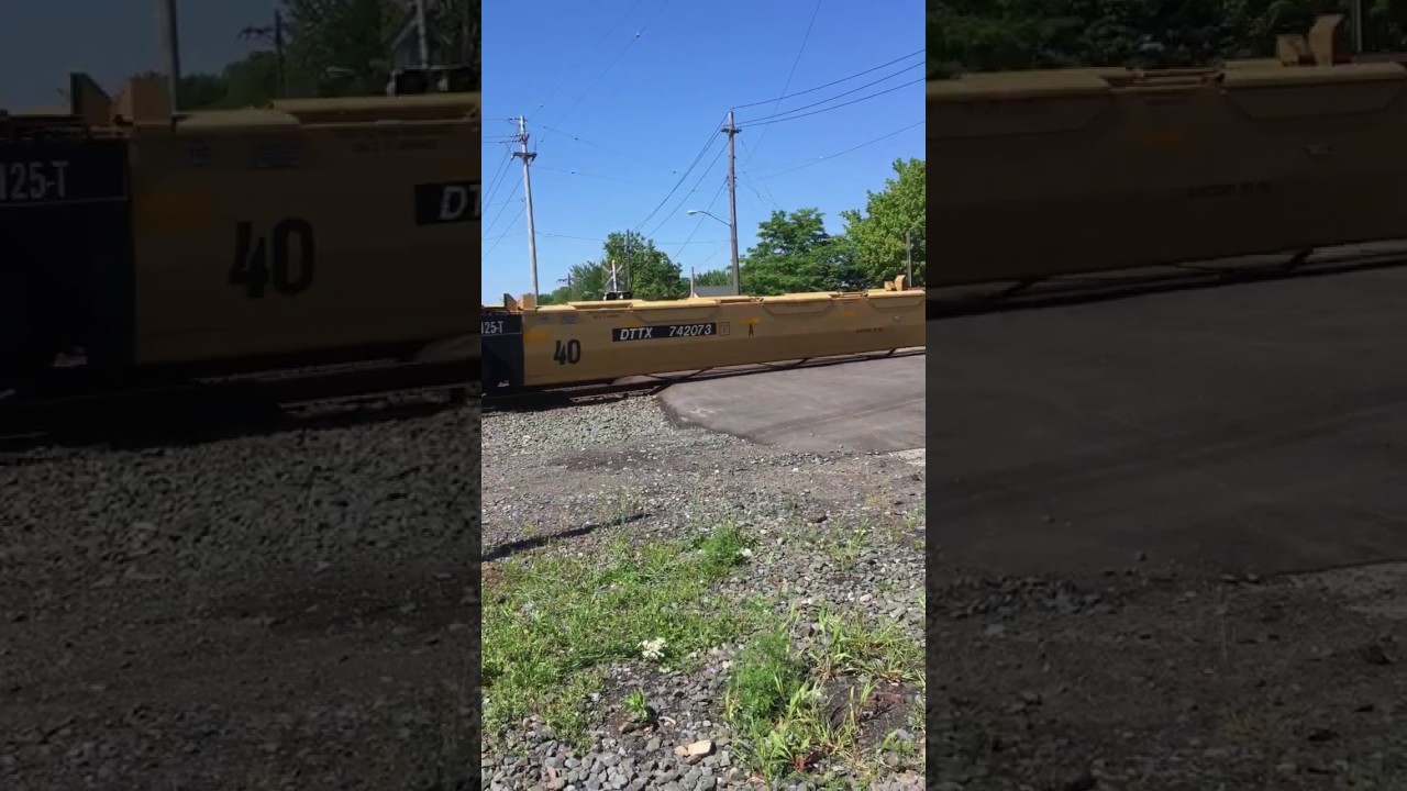 CSX High-Priority Mail Train Speeding Through Willoughby, OH - YouTube