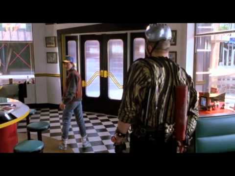 ¡¡¡Gallina McFly!!! (Volver al Futuro II - latino)