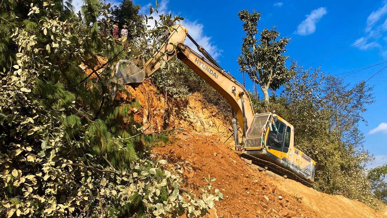 This Excavator Changed the Face of the Mountain | Excavator Planet ...