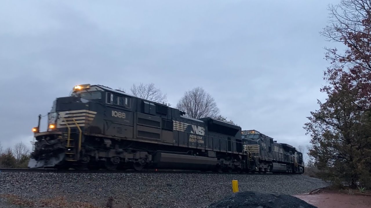 Norfolk Southern 27A goes through Manassas with an SD70ACe leader and 4 ...