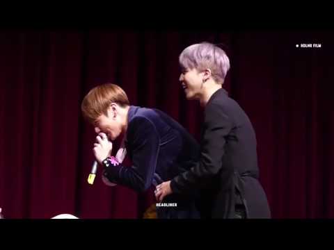 BTS JUNGKOOK & V imitating JIMIN 's high note in LIE at Hongdae fansign 161021