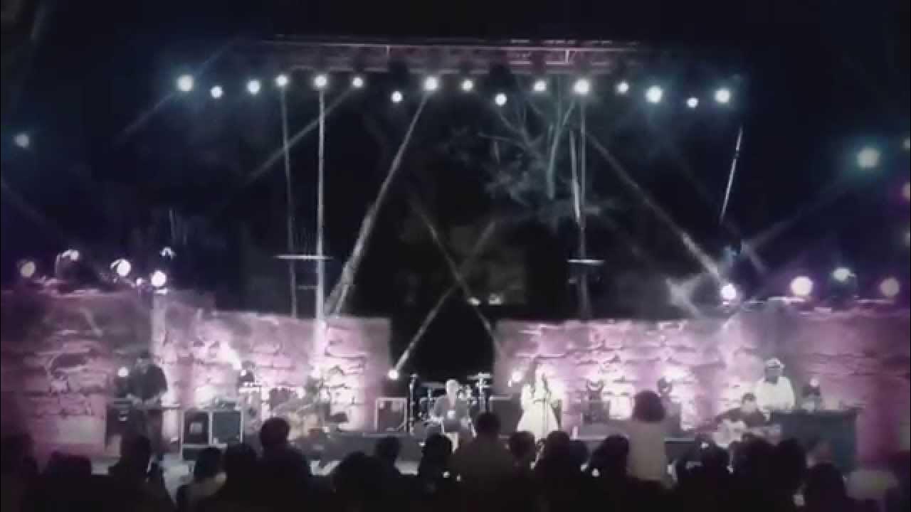 Indila - Comme un bateau -Live - YouTube