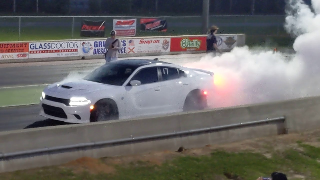 Dodge Charger Hellcat burnout and 1/8 mile run - YouTube