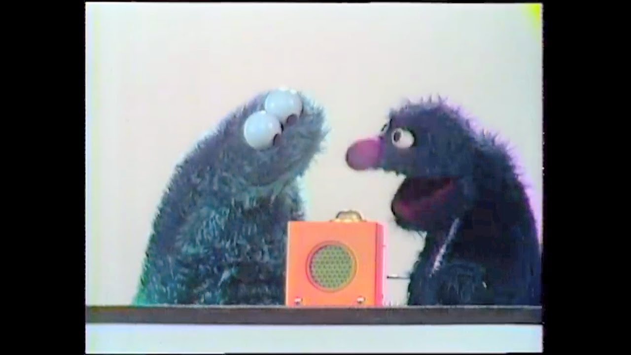 Classic Sesame Street - Grover's sound box (German) - YouTube