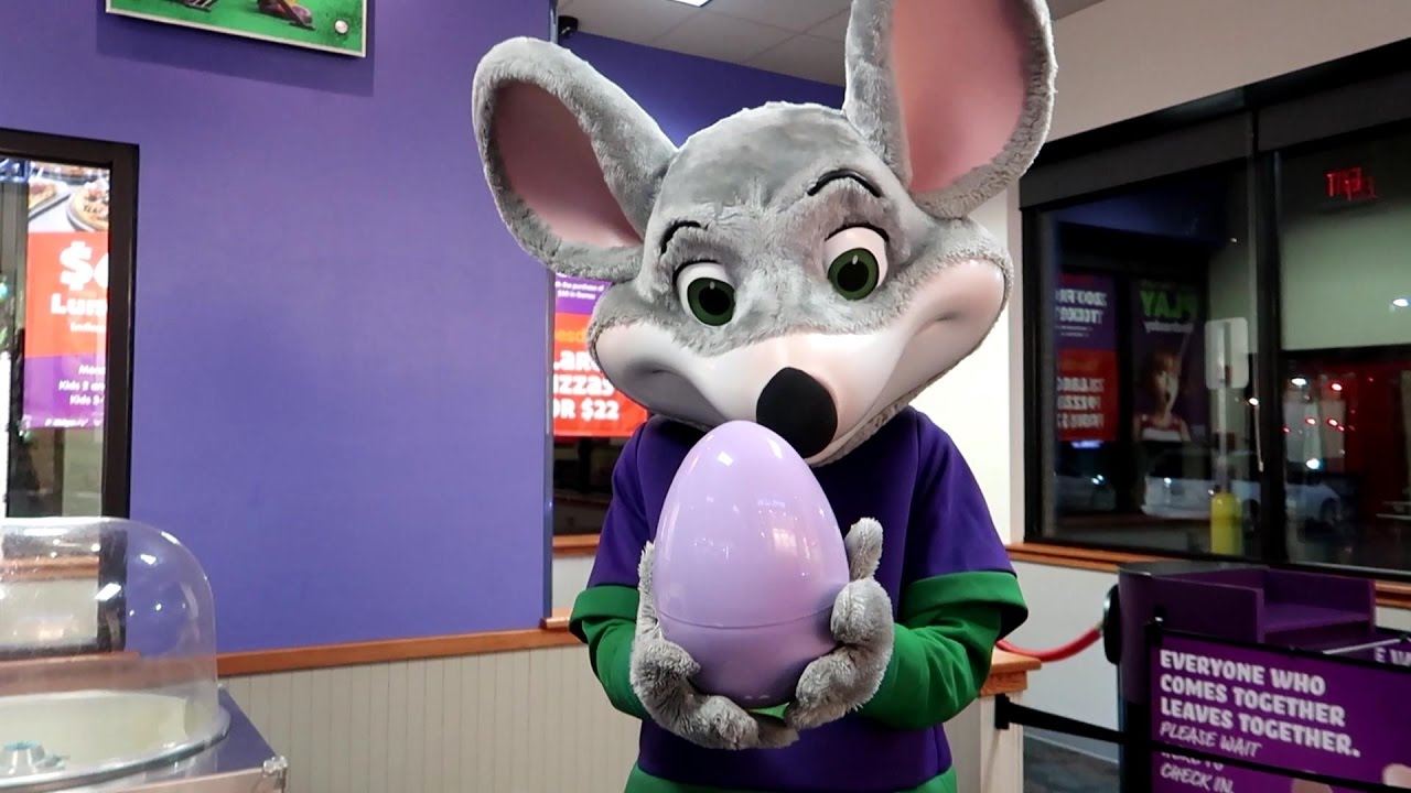 Chuck E Cheese SURPRISE EGGS CANDY TOYS - YouTube