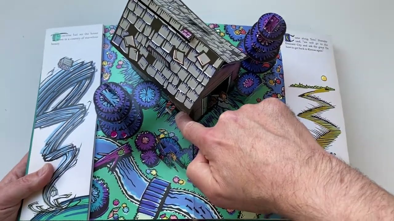 The Wonderful Wizard Of Oz, adapted as a pop-up book by Robert Sabuda ...