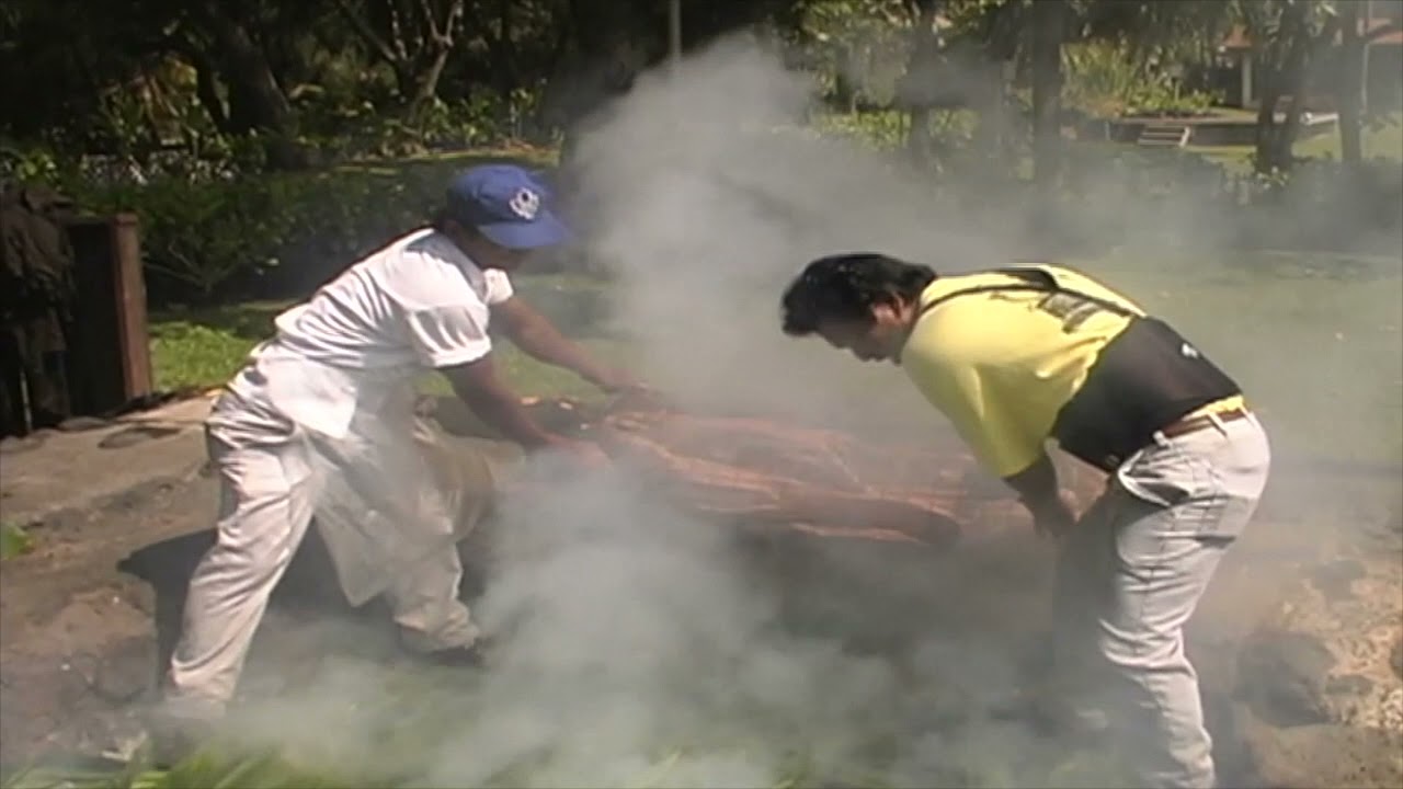 HAWAII USA. HOW TO COOK PIG HAWAIIAN STYLE. UNDERGROUND. DELICIOUS ...