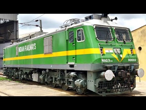 🚂11006 Puducherry to Dadar Chalukya Express Meets Pgt to Mas Express ...