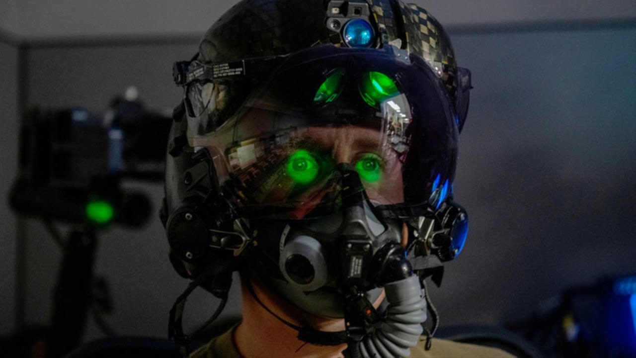 F 35 Pilot Wears 400 000 Super Advanced Helmet For The First Time F 35 Pilot Wears 400 000 Super Advanced Helmet For The First Time