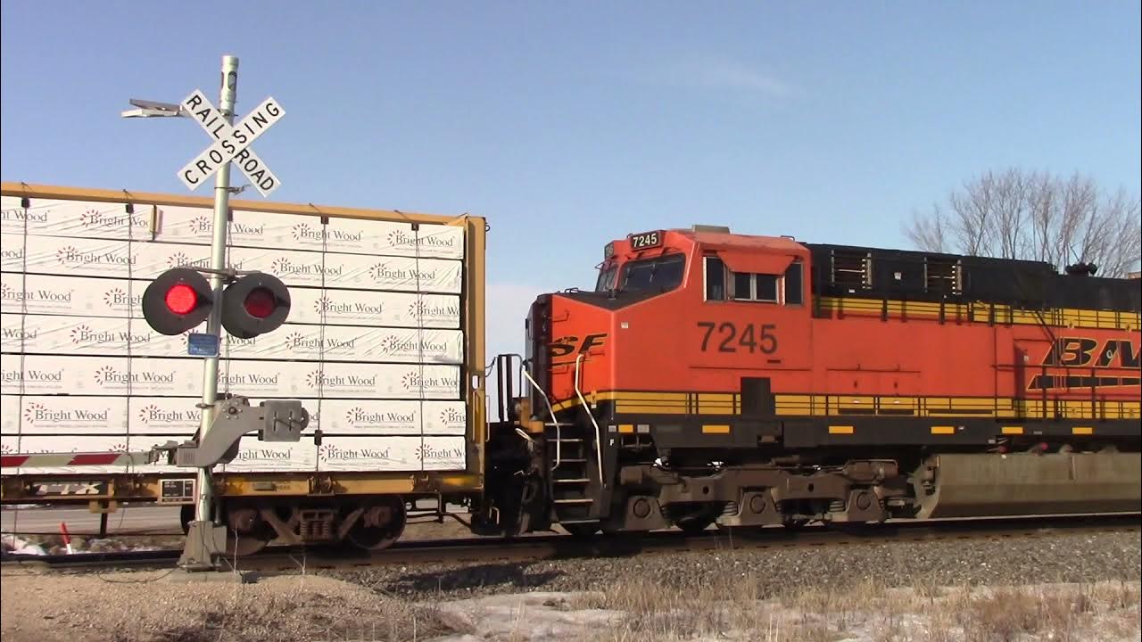 BNSF 8337 East in Waterman, IL 2/26/21 - YouTube