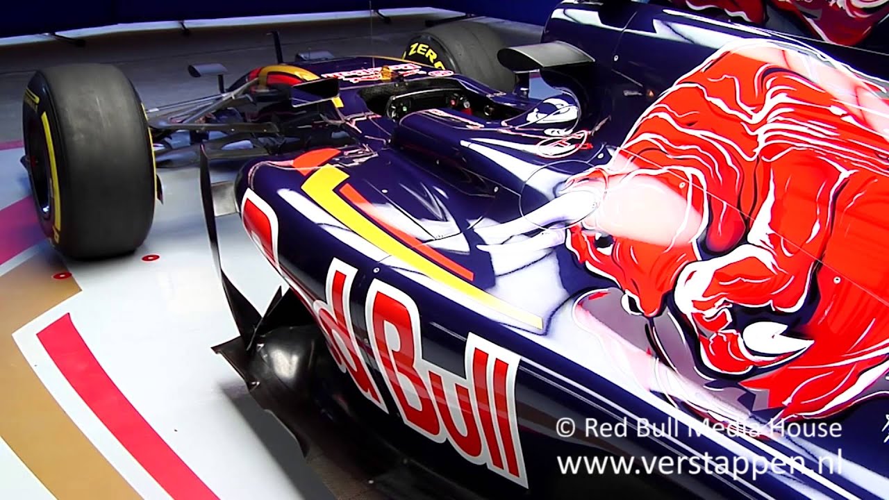 Reveil of the Scuderia Toro Rosso STR11 at Barcelona, 01/03/2016 - YouTube
