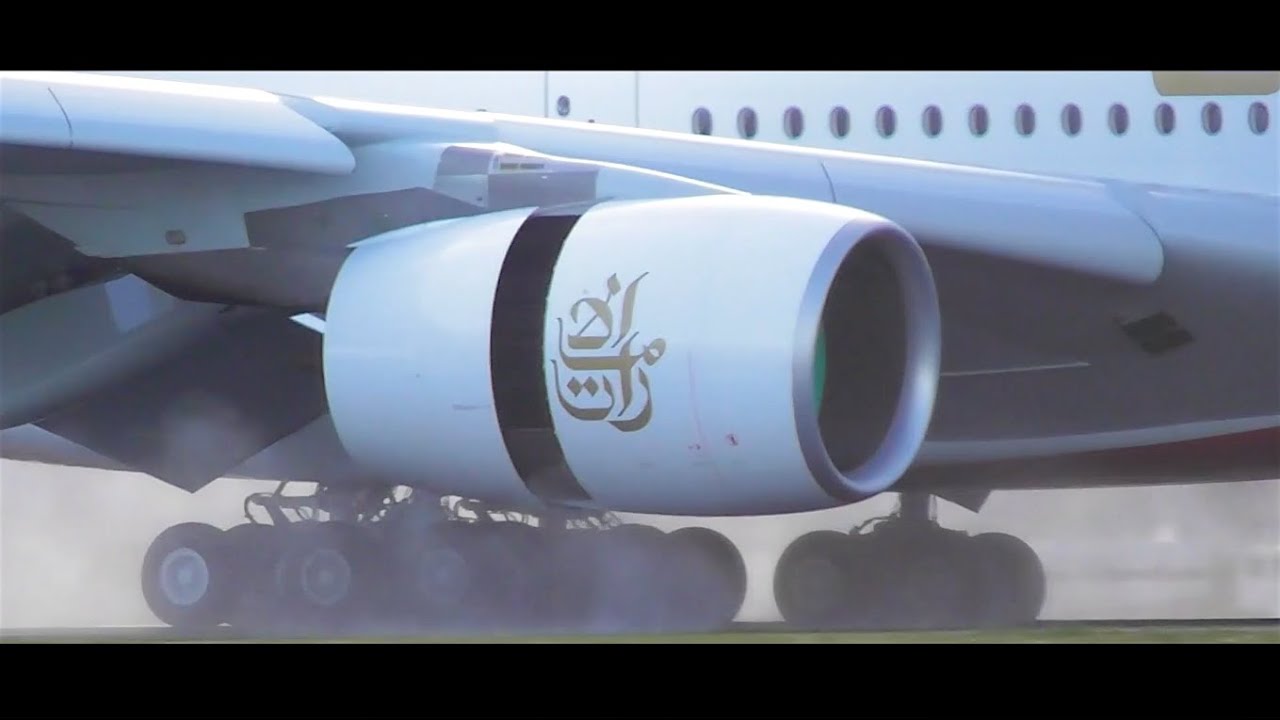 FULL REVERSE THRUST by Emirates A380 on WET Runway at Melbourne - YouTube