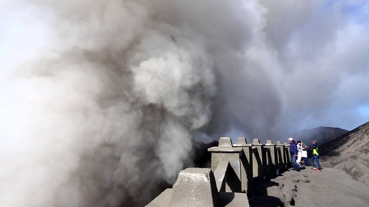 Mount Bromo moments before alert status 3 || Indonesia, Malang - YouTube