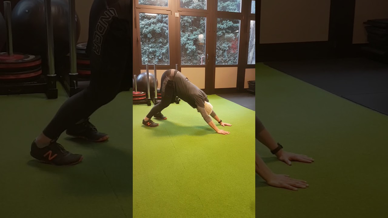 Spike Push Up - YouTube