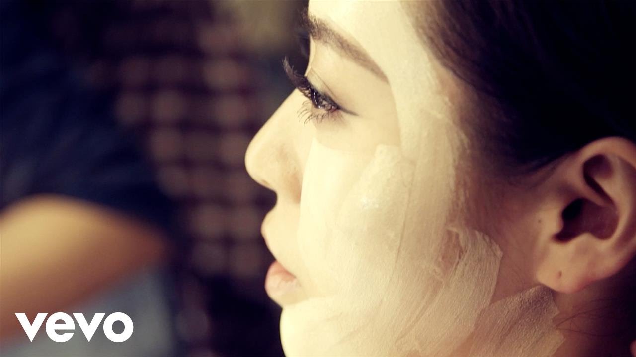 Jane Zhang - Dust My Shoulders Off (Behind the Scenes) - YouTube