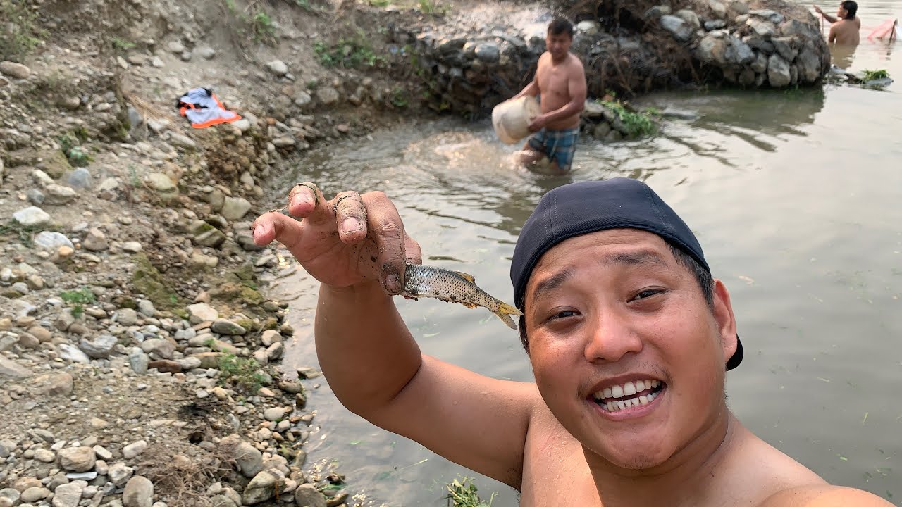 Arya ghat ma fishing with piray bish , local way of fishing in nepal ...