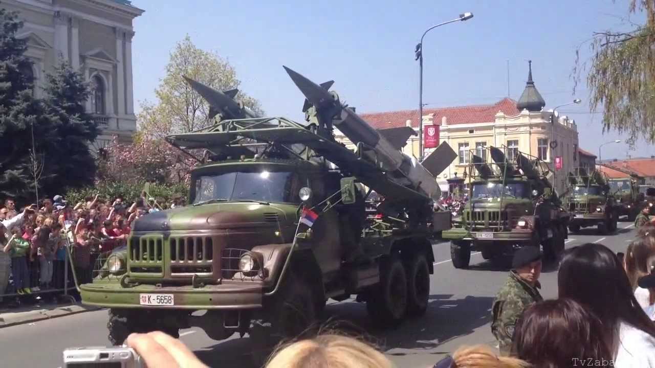 Vojna parada u Kruševcu - Dan Vojske Srbije - 20.04.2013 (HD) - YouTube