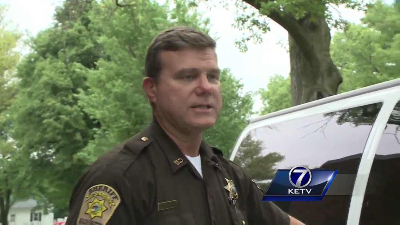 Deputies explain procedures behind transporting jail inmates - YouTube