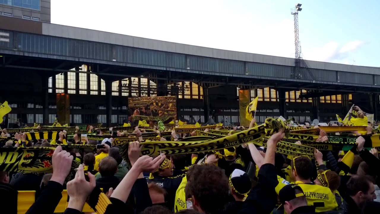 BVB Borussia - You'll never walk alone - Public Viewing Berlin ...