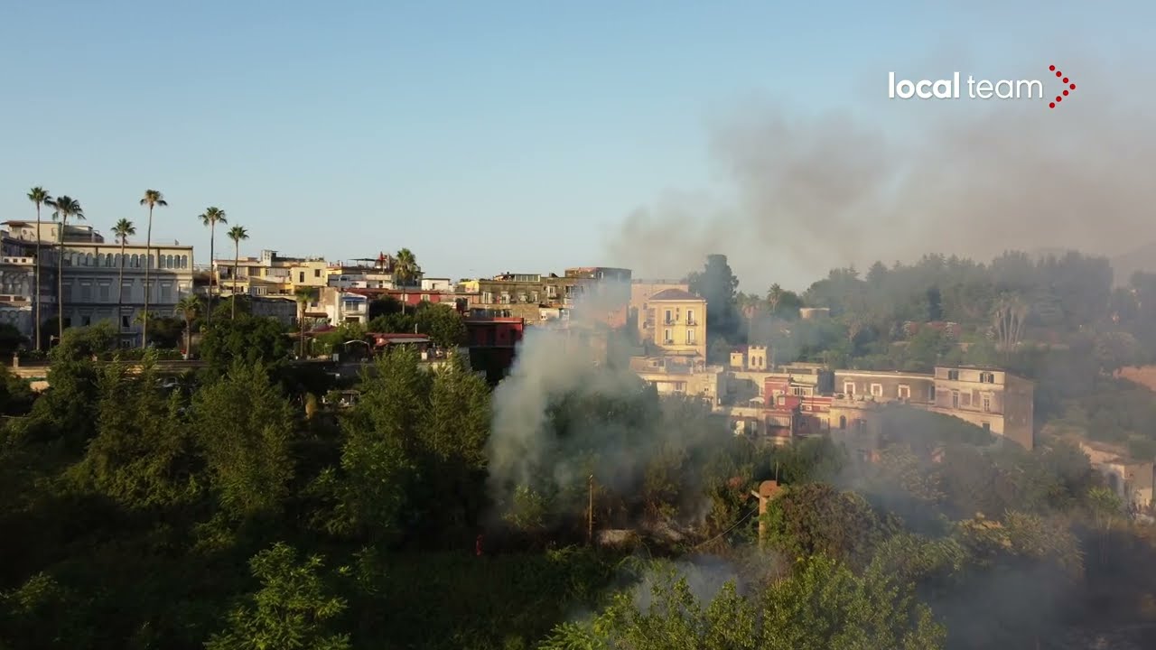 Napoli, incendio Capodimonte: l'area bruciata vista dal drone - YouTube
