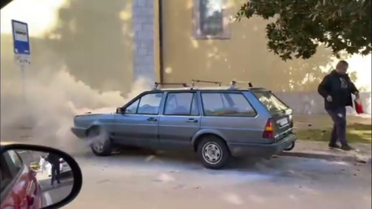 izgorio automobil u Trebinju - YouTube