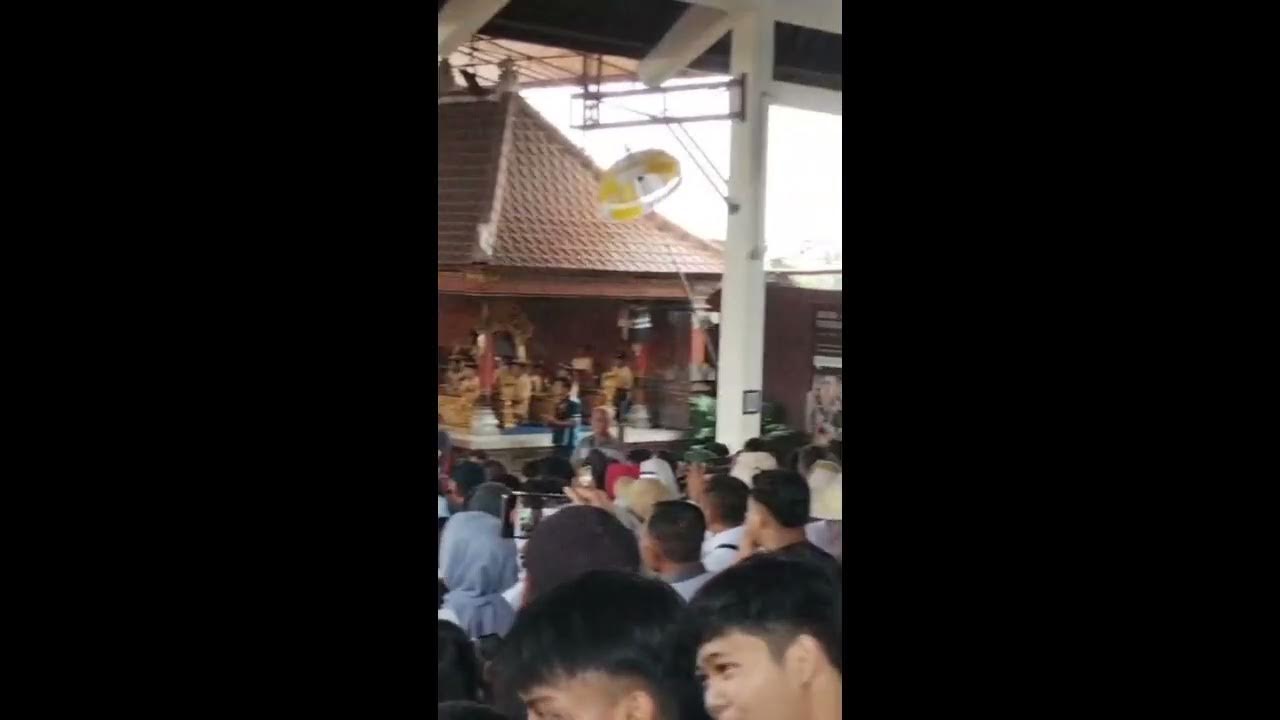 NONTON KESENIAN TARI BARONG DI BALI - YouTube