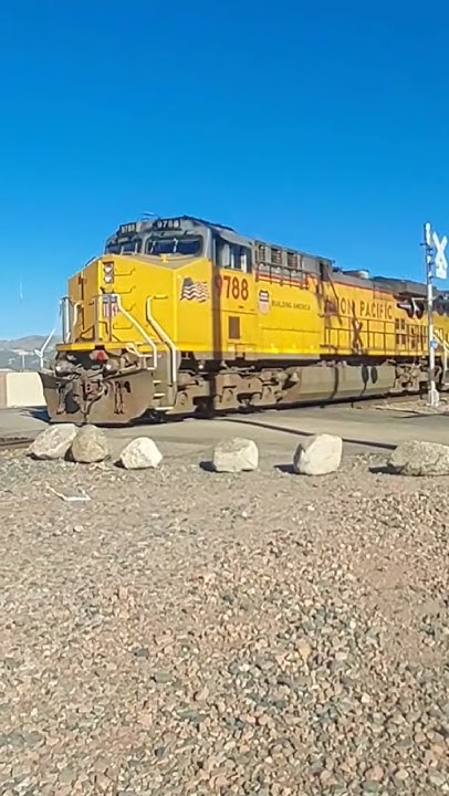 Ex CNW Dash 9 leader! - YouTube