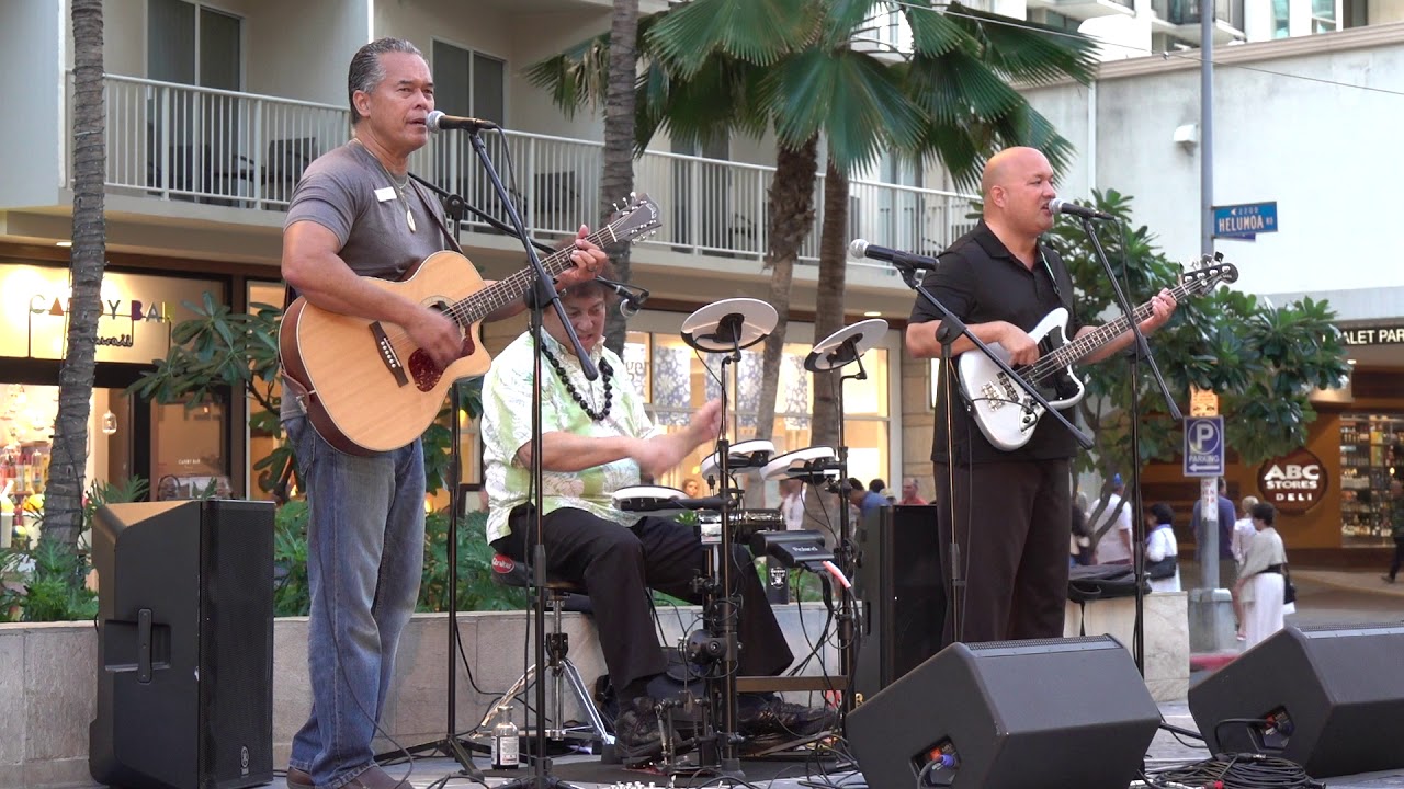 Kamanawa performing My Dear at Waikiki Beach Walk - YouTube