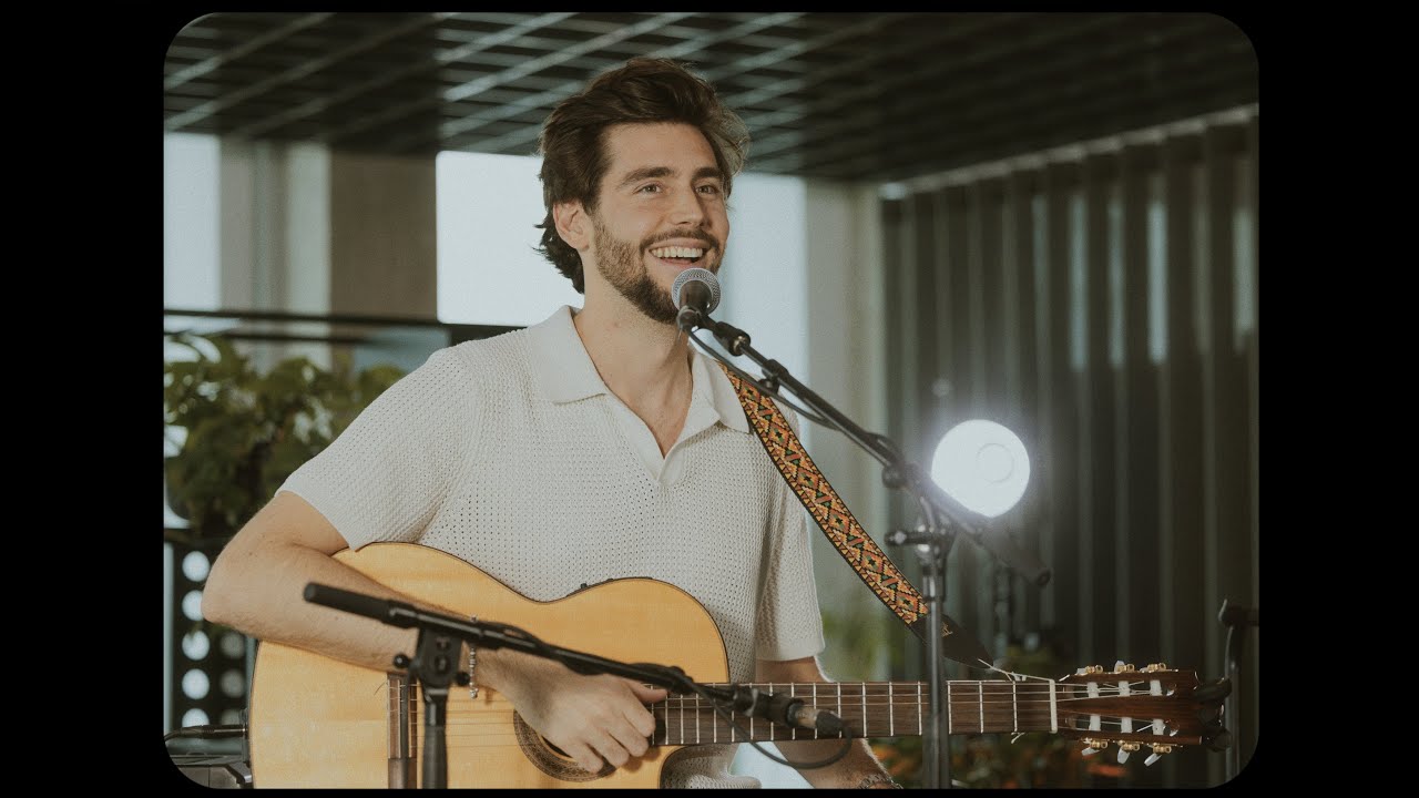 Alvaro Soler performs 'Muero' live at The Tower Tapes - YouTube
