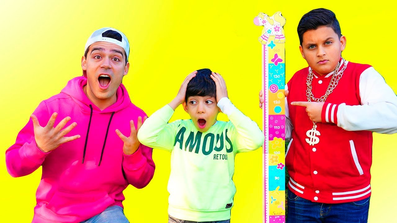 Jason y Alex se lanzan al patio de recreo! | Video instructivo para ...