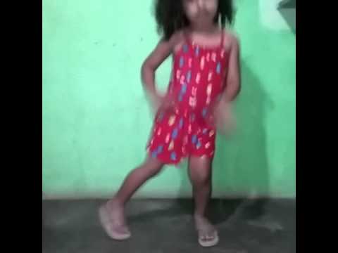 Menina dançando funck (anitta)