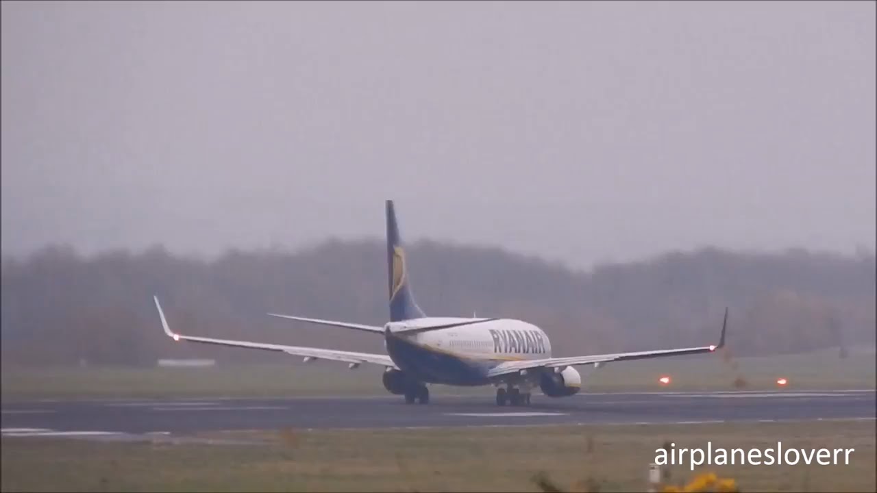 Ryanair Boeing 737 800 take off from Dortmund Airport Runway 06 - YouTube