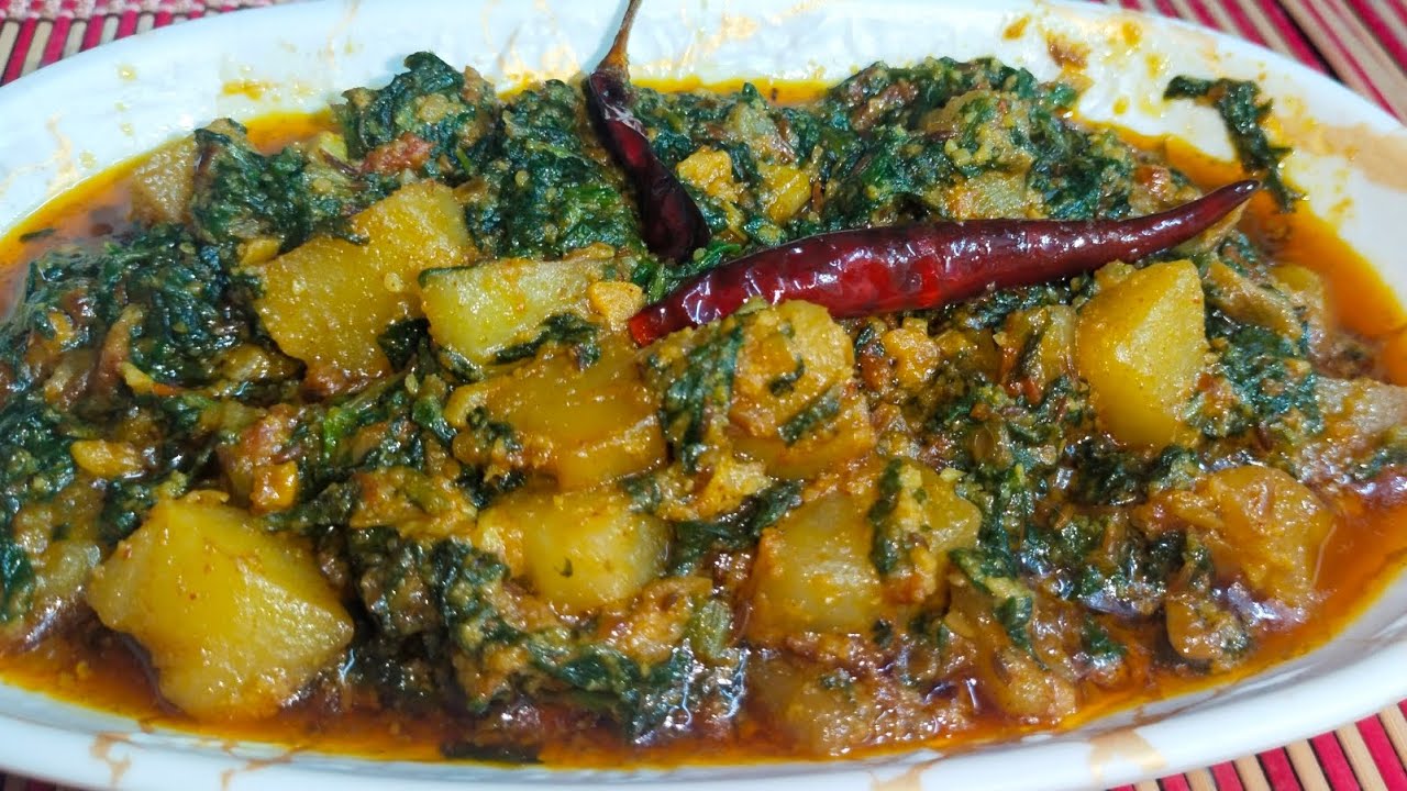 Lehsuni Aloo Palak | लहसुनी आलू पालक | Garlic Potato Spanish Curry ...