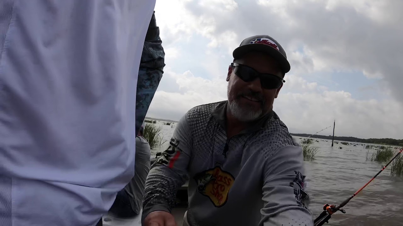 Texas Catfishing - YouTube