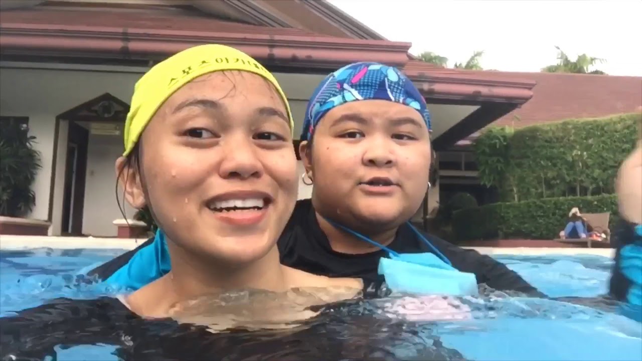 Swimming with friends (Vlog #01) - YouTube