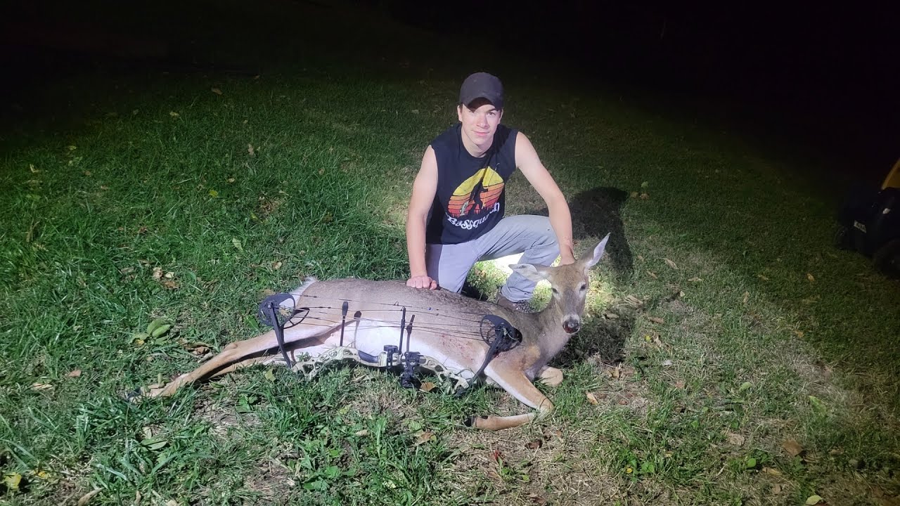 Nice doe at 20 yards - YouTube