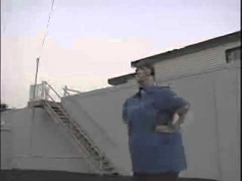 Crazy fat lady shouting and screaming at skateboarders - YouTube