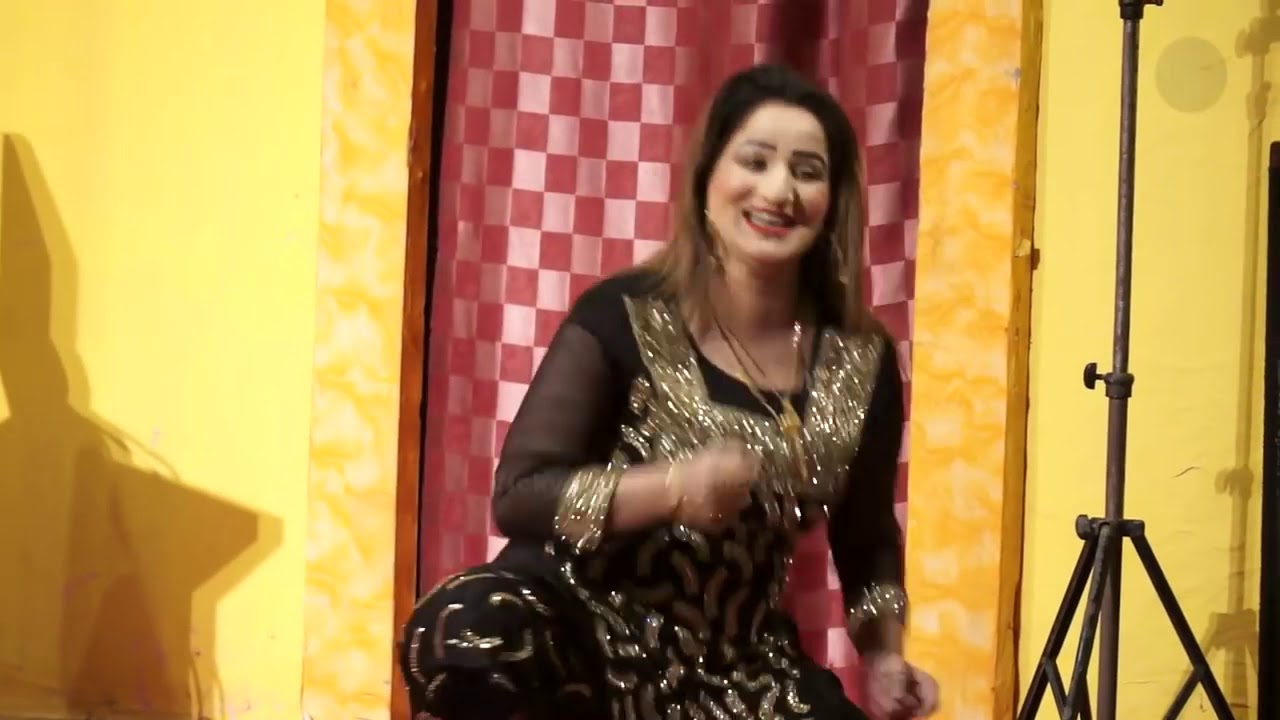 Sunmbal Khan Best dance performance At Babar Theater Multan Vicky Babu ...