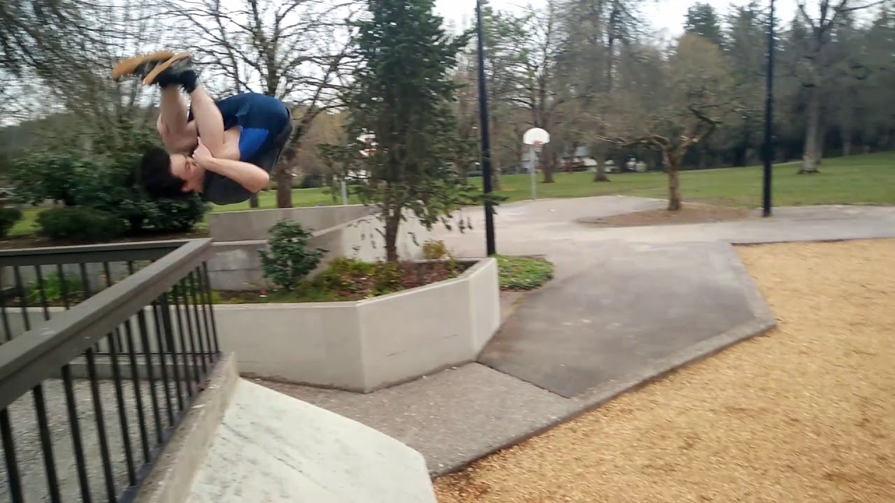 Fun in the sun at the park W/ friends. - YouTube