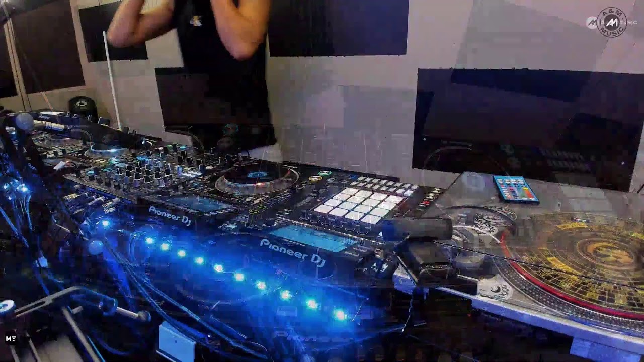 A&M Resident Moe Taha in the studio for the next 30 mn. - YouTube