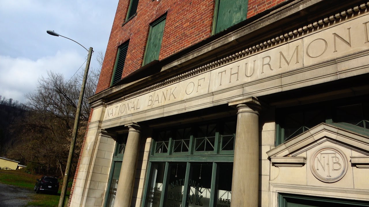 Exploring a West Virginia Ghost Town & Once prosperous Coal Mining ...