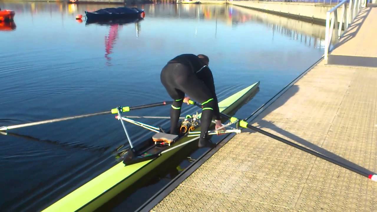 Entering single scull - YouTube