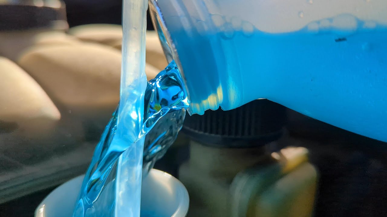 Putting Oil / Fluid in your Car Hack - No Spill Method ( how To Guide ...