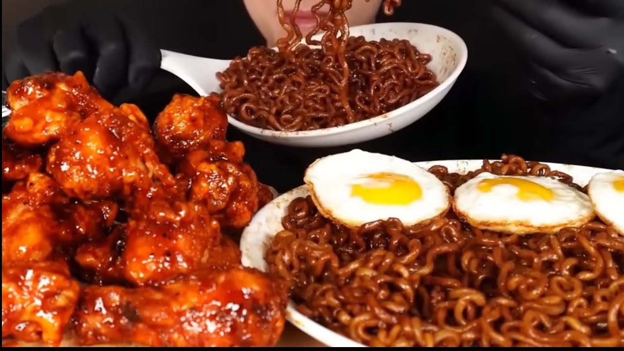 ASMR MUKBANG KOREAN | mie samyang telur, ayam goreng spicy sauce korean cheese - YouTube