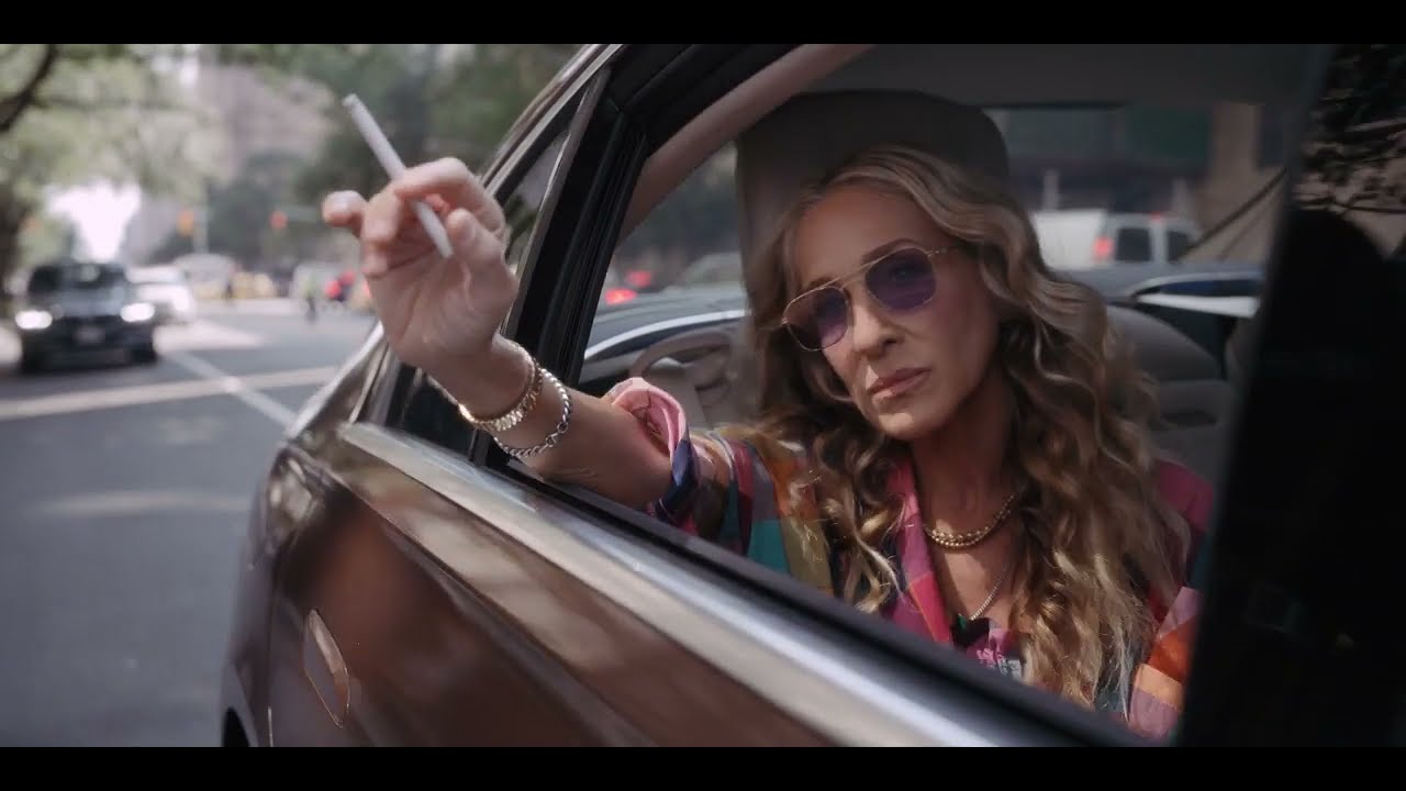 Sarah Jessica Parker in And just like that - smoke - YouTube