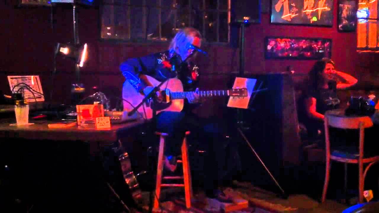 Mark T Small at Nick-A-Nee's - Maybeline - YouTube